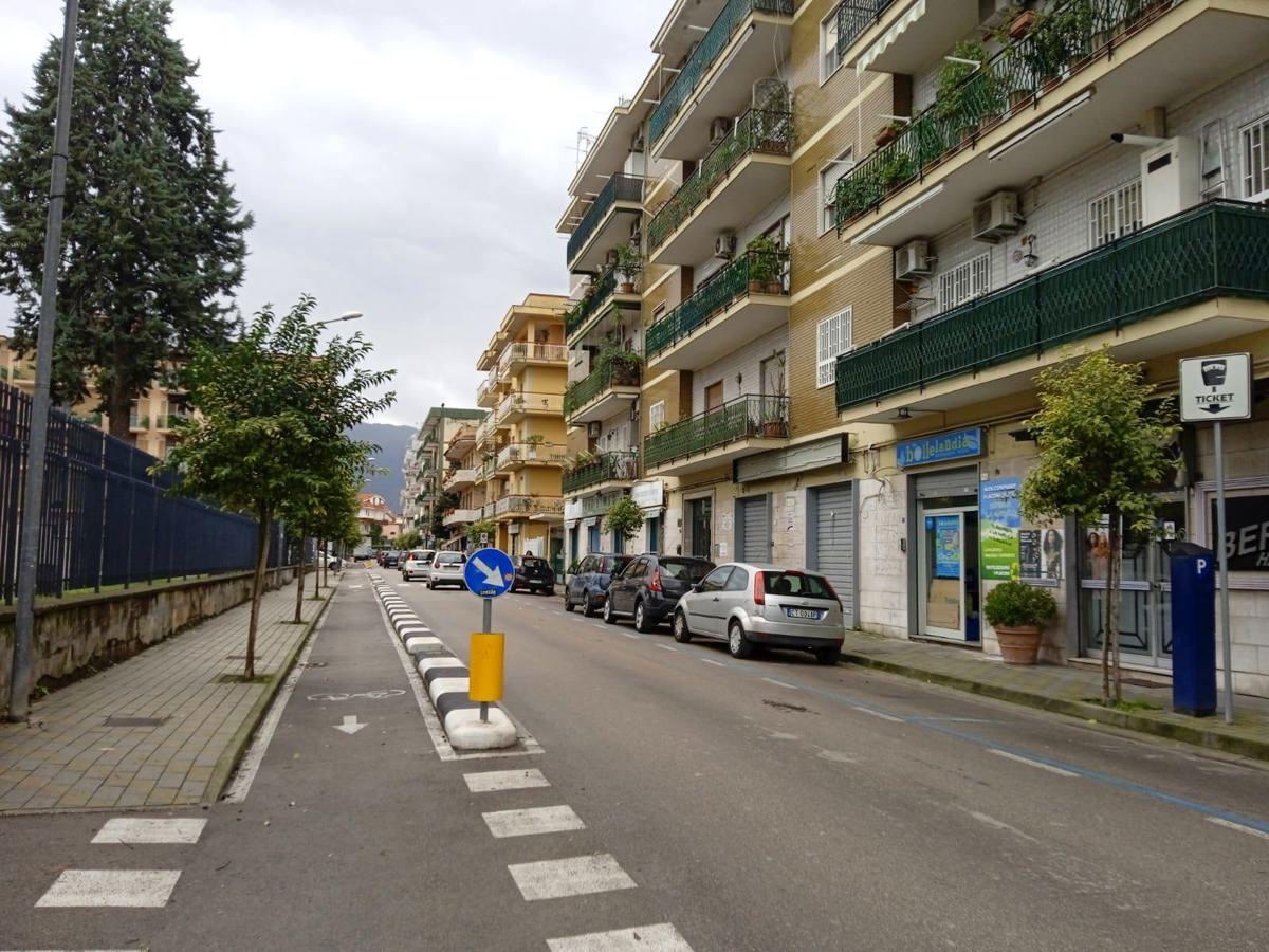 Negozio in affitto a Pomigliano D'Arco