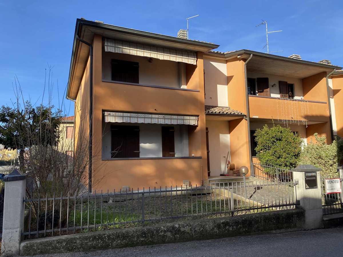 Casa indipendente in vendita a Montechiarugolo
