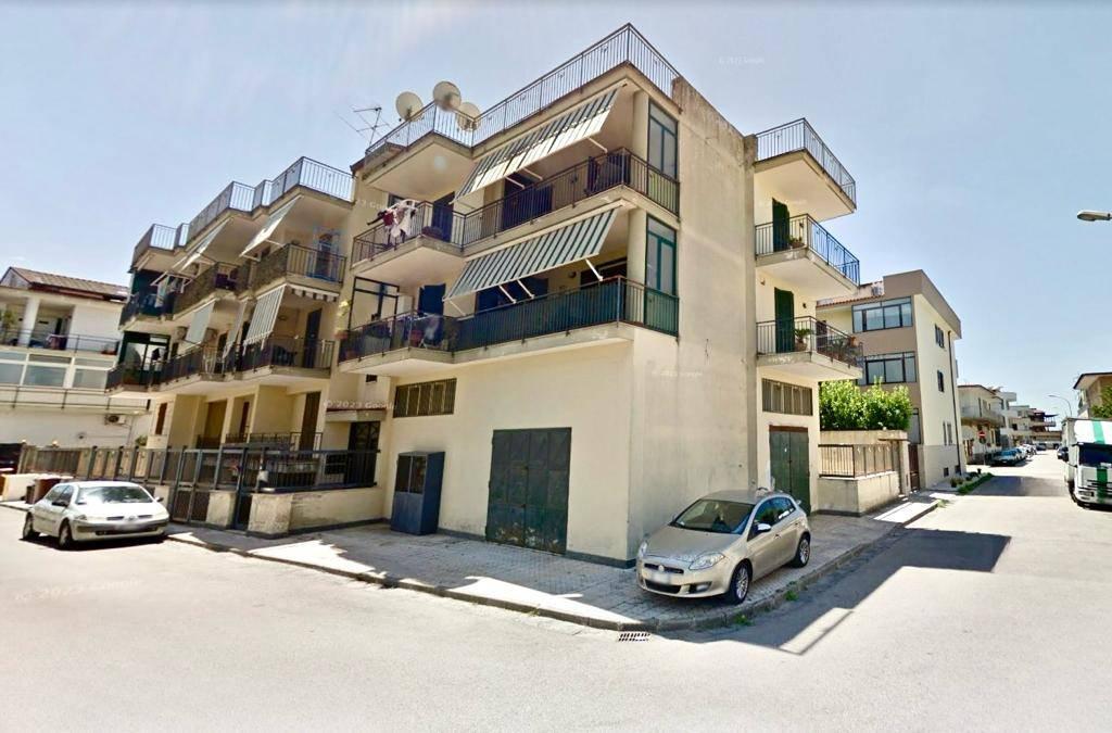 Esercizio commerciale in vendita a Crispano