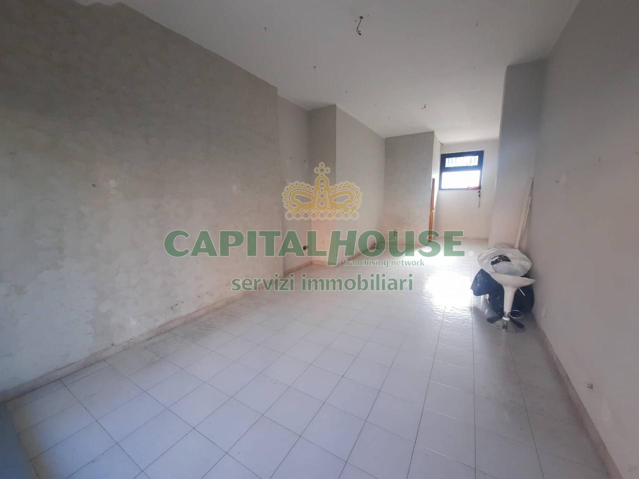 Negozio in affitto a Marigliano