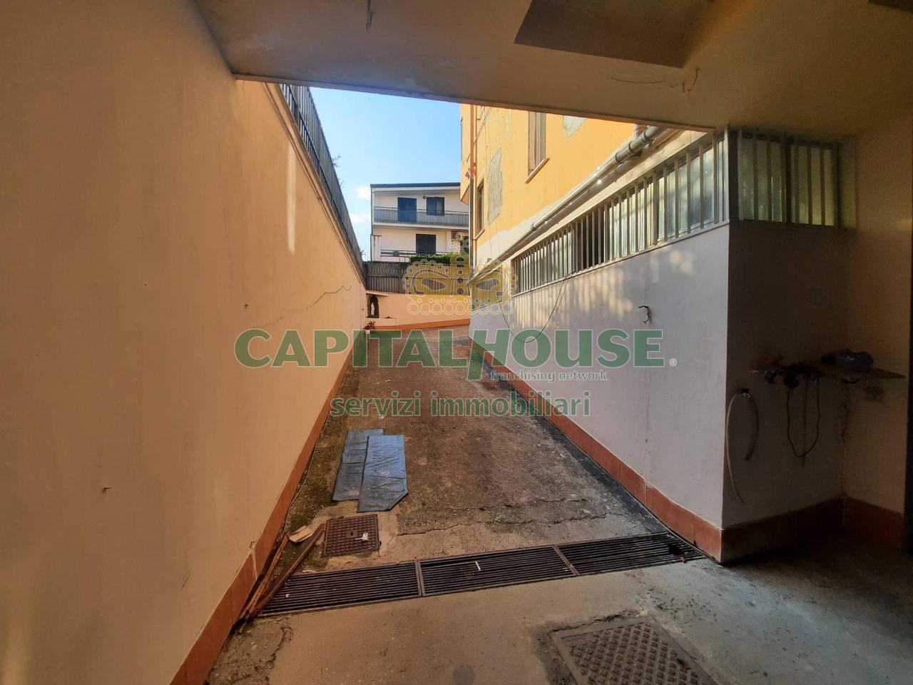 Negozio in affitto a Marigliano