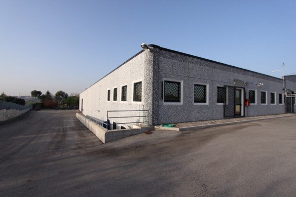 Capannone in vendita a Pomezia