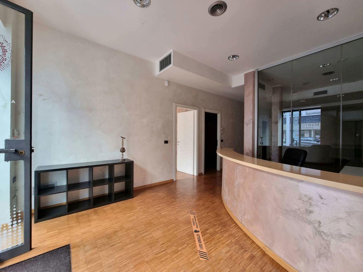 Negozio in affitto a Lecco