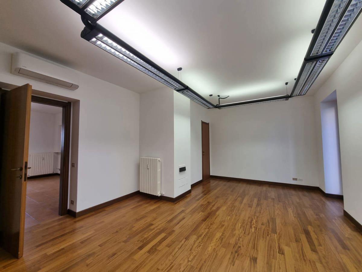 Ufficio in affitto a Lecco