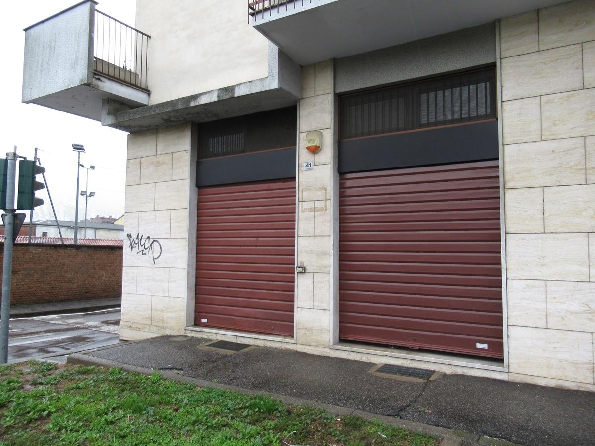Negozio in vendita a Pessano Con Bornago