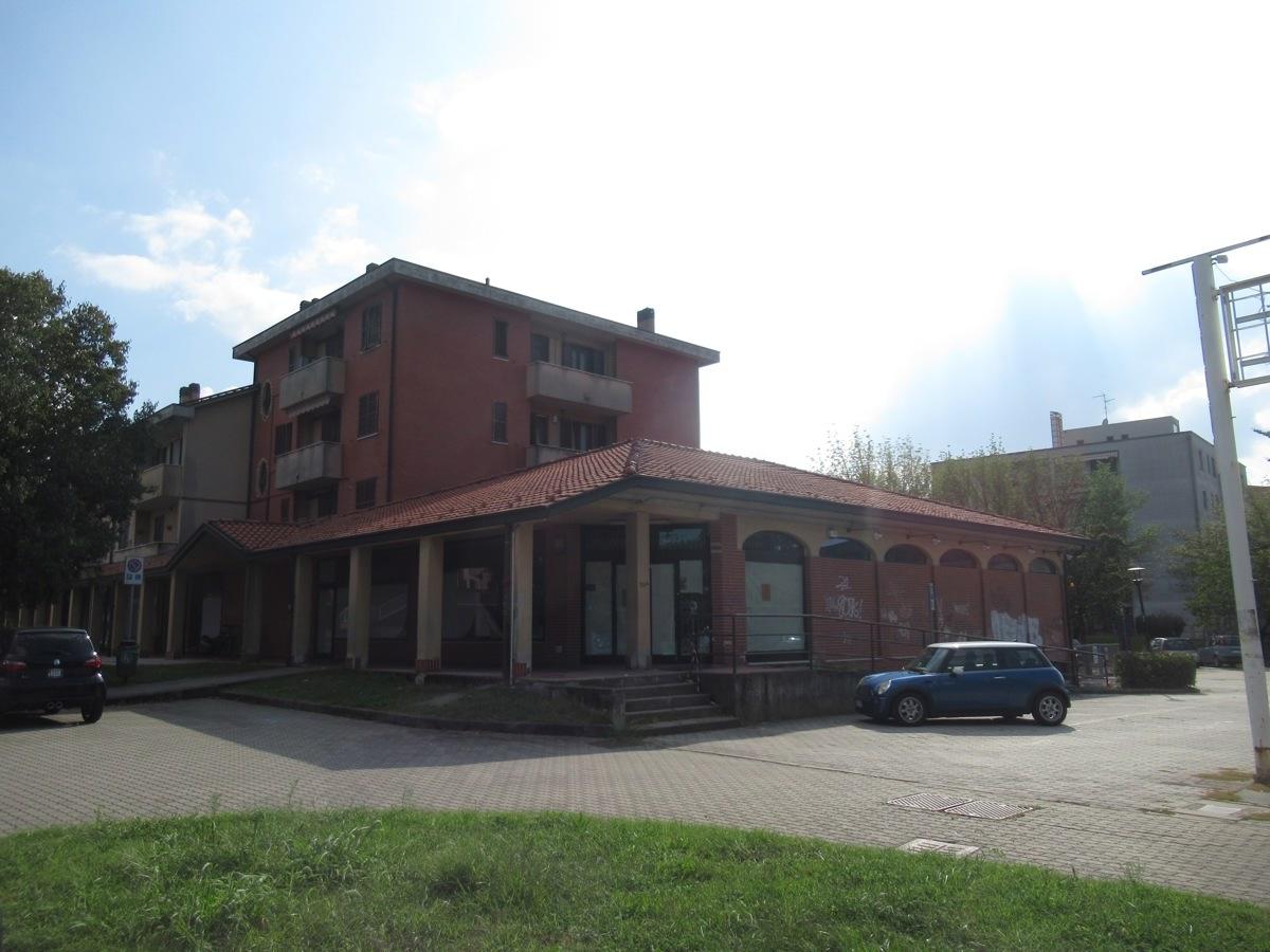 Esercizio commerciale in vendita a Pessano Con Bornago