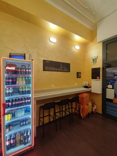 Esercizio commerciale in vendita a Genova