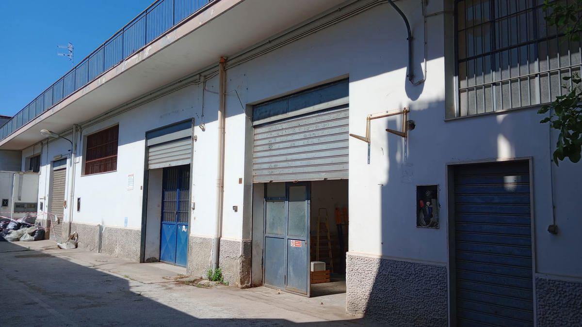 Capannone in vendita a Casoria