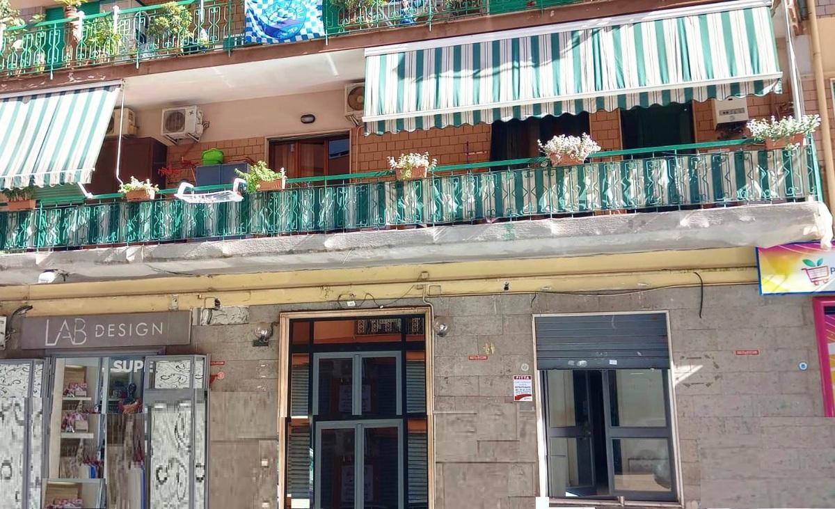 Negozio in affitto a Casoria