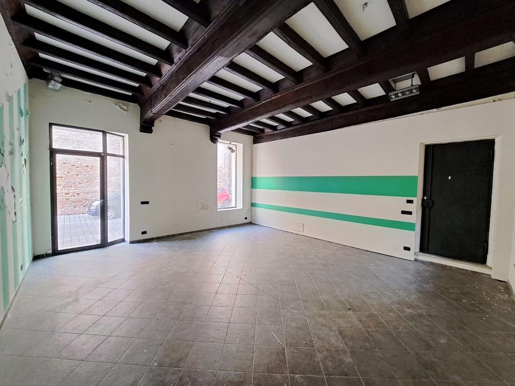 Negozio in affitto a Carmagnola