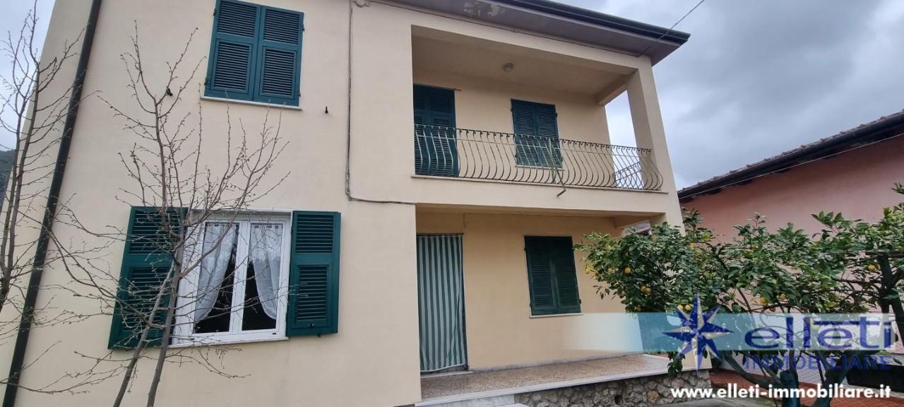 Casa indipendente in vendita a Massa