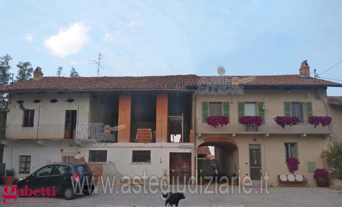 Cascina in vendita a Cherasco