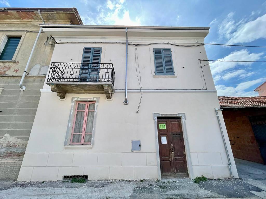 Casa indipendente in vendita a Alessandria