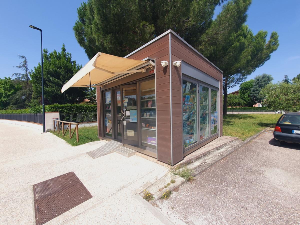 Esercizio commerciale in vendita a Assisi
