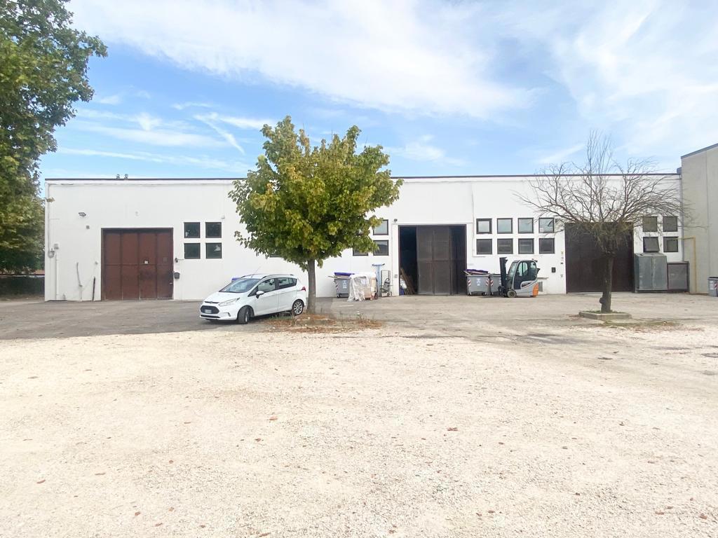 Capannone in vendita a Bastia Umbra