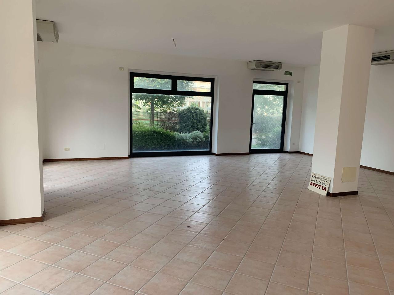 Negozio in vendita a Deruta