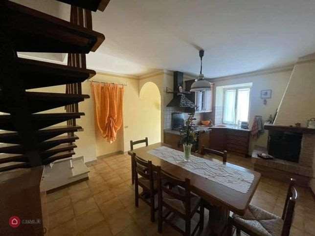 Porzione di casa in vendita a Fossato Di Vico