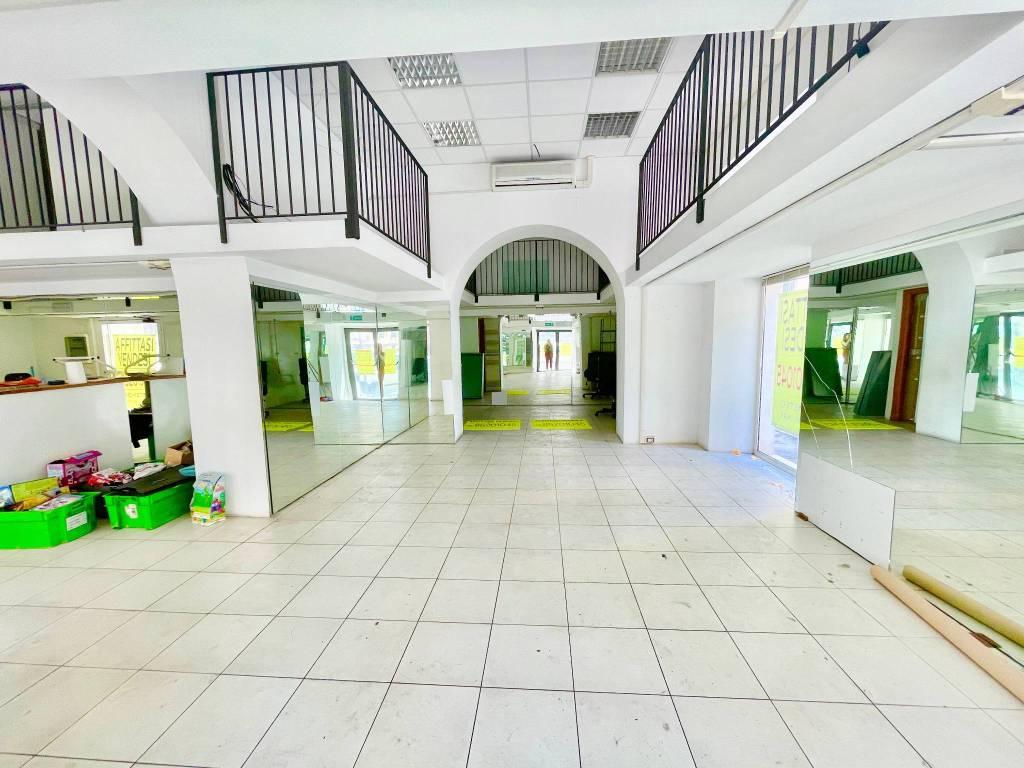 Negozio in affitto a Roma