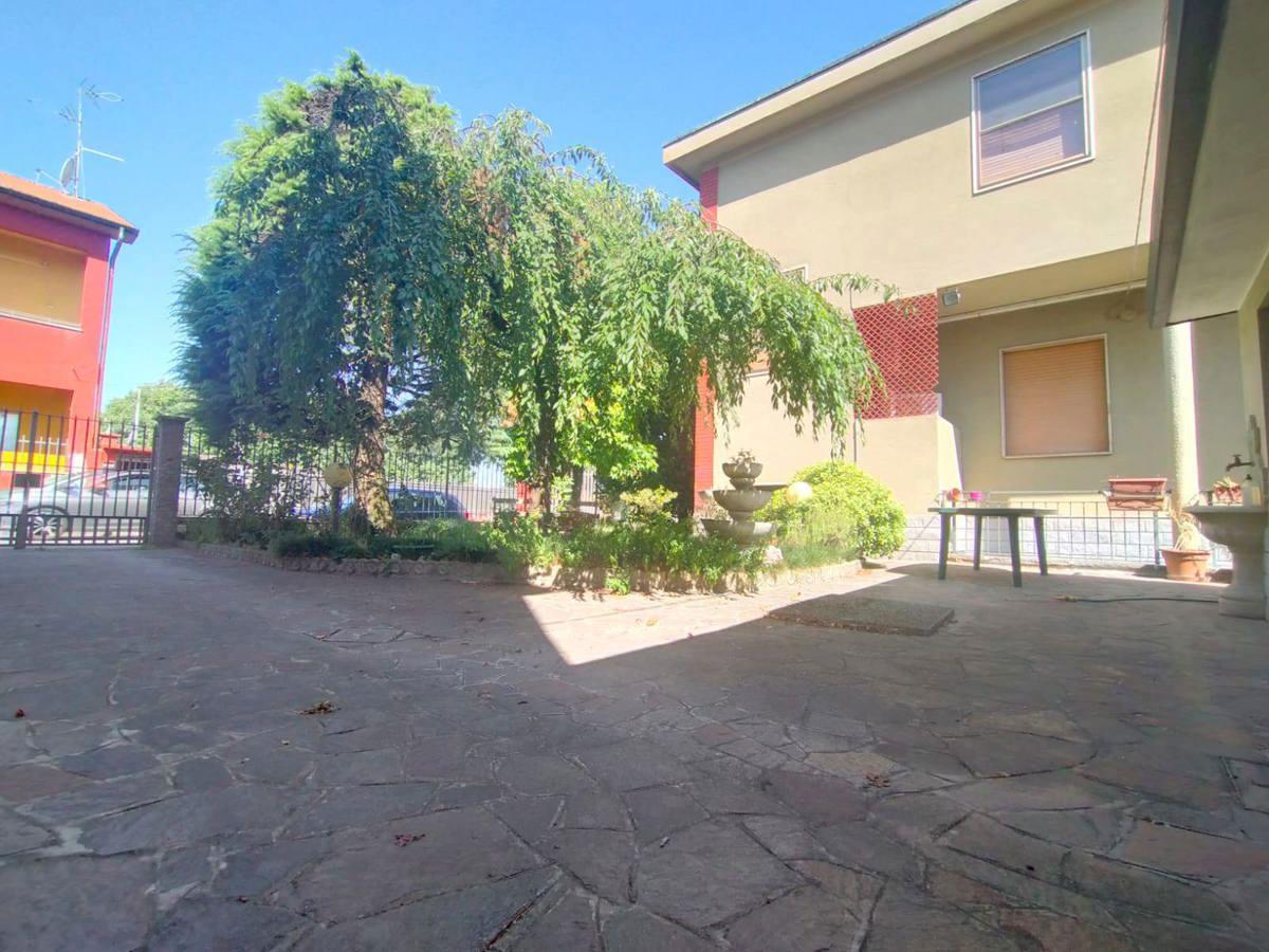 Villa in vendita a Locate Di Triulzi