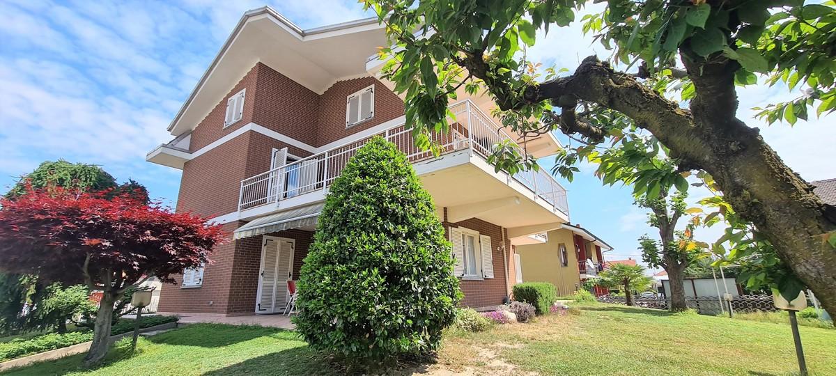 Villa in vendita a Piscina