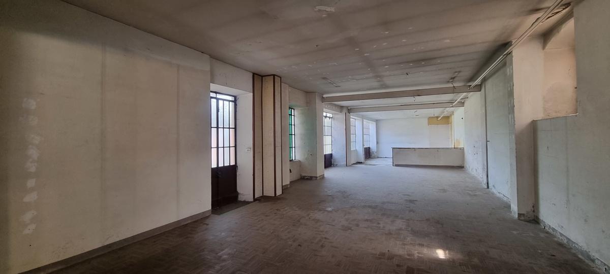 Esercizio commerciale in vendita a Frossasco