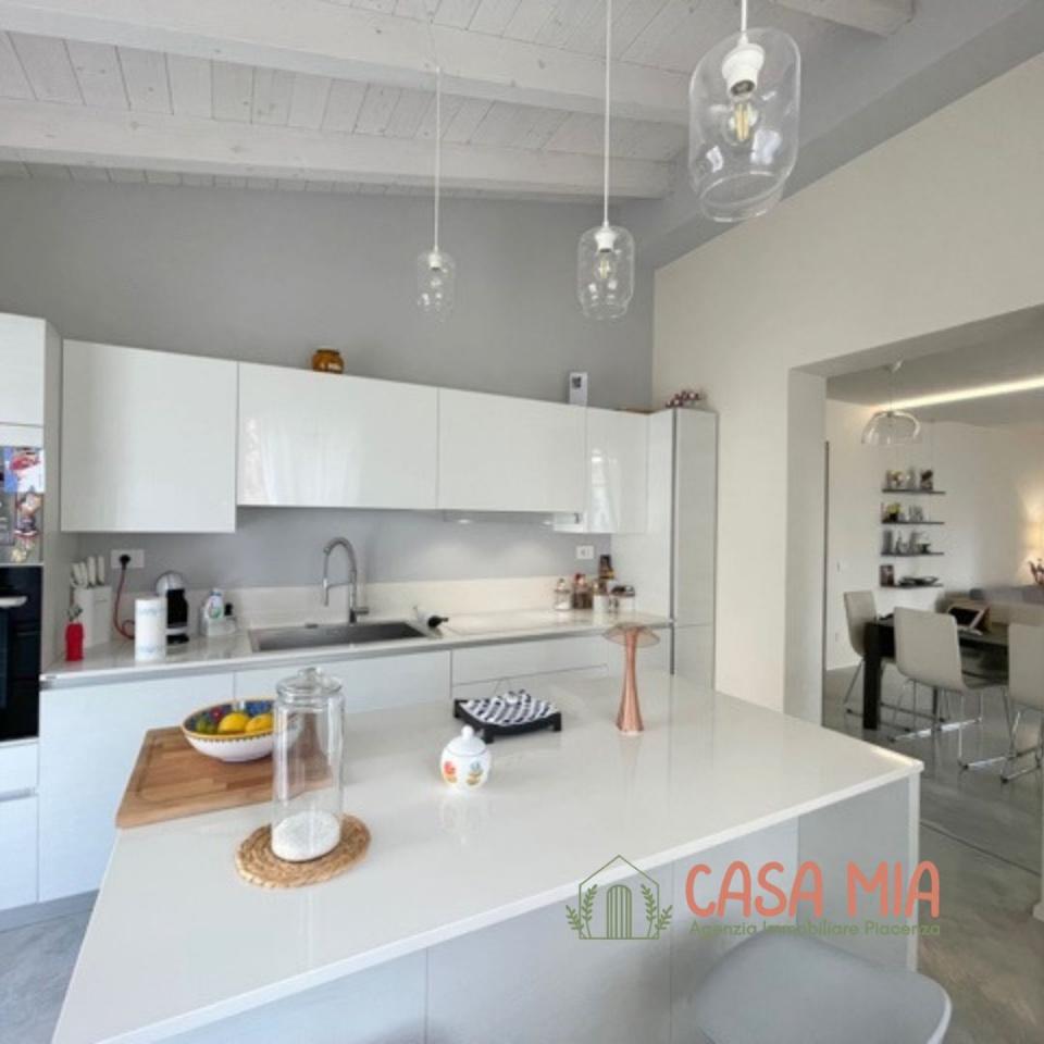 Villa plurifamiliare in vendita a Gragnano Trebbiense