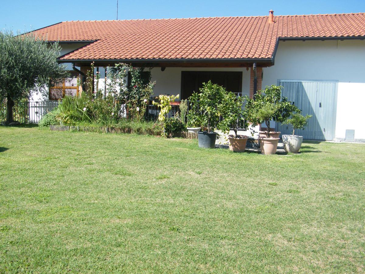 Villa in vendita a Varallo Pombia