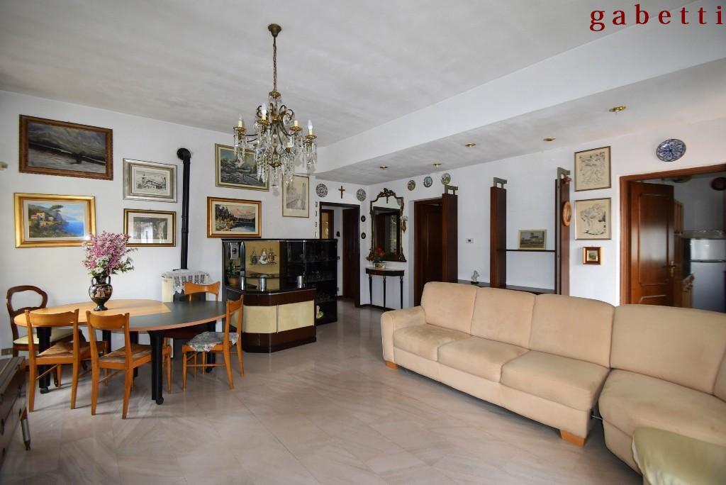 Villa in Via Fratelli Bandiera 5, Magenta