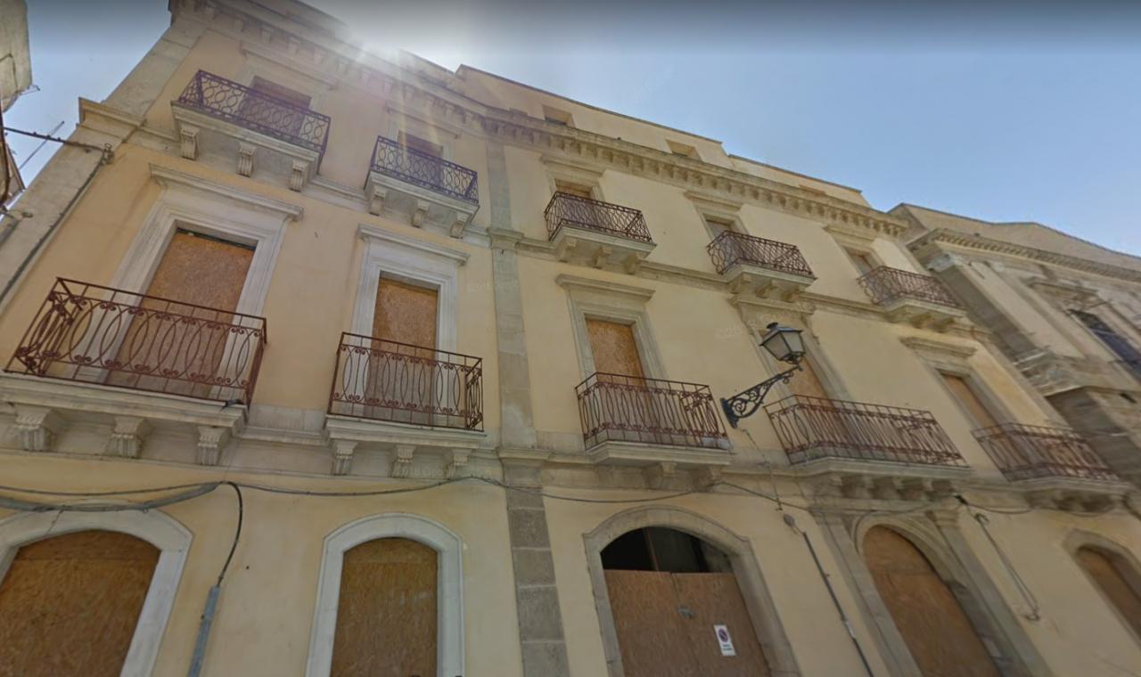 Palazzo in vendita a Caltagirone