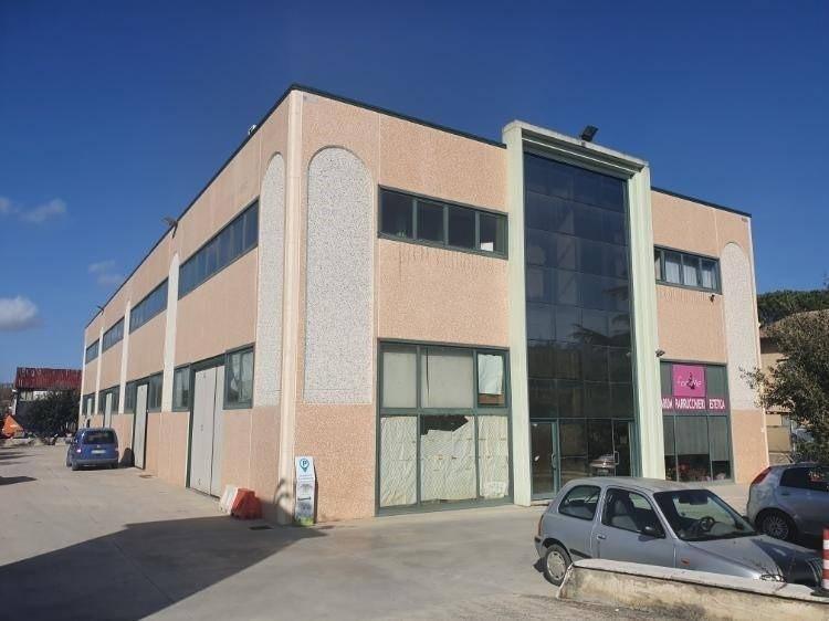 Magazzino in vendita a Spoleto