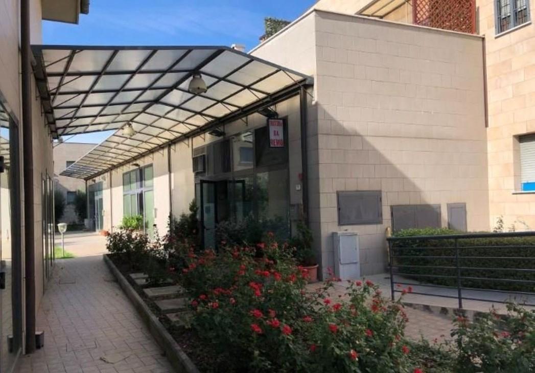 Palazzina commerciale in vendita a Calenzano