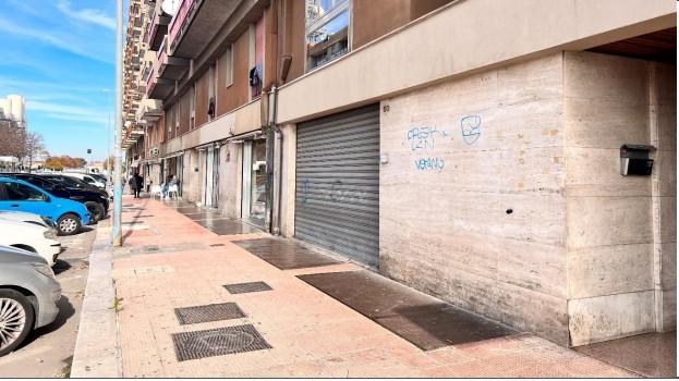 Palazzina commerciale in vendita a Bari