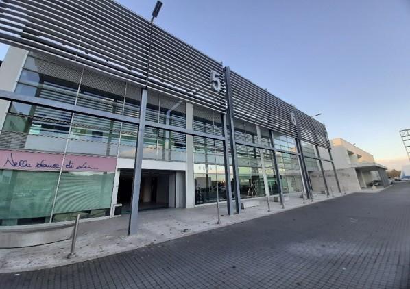 Palazzina commerciale in vendita a Tolentino