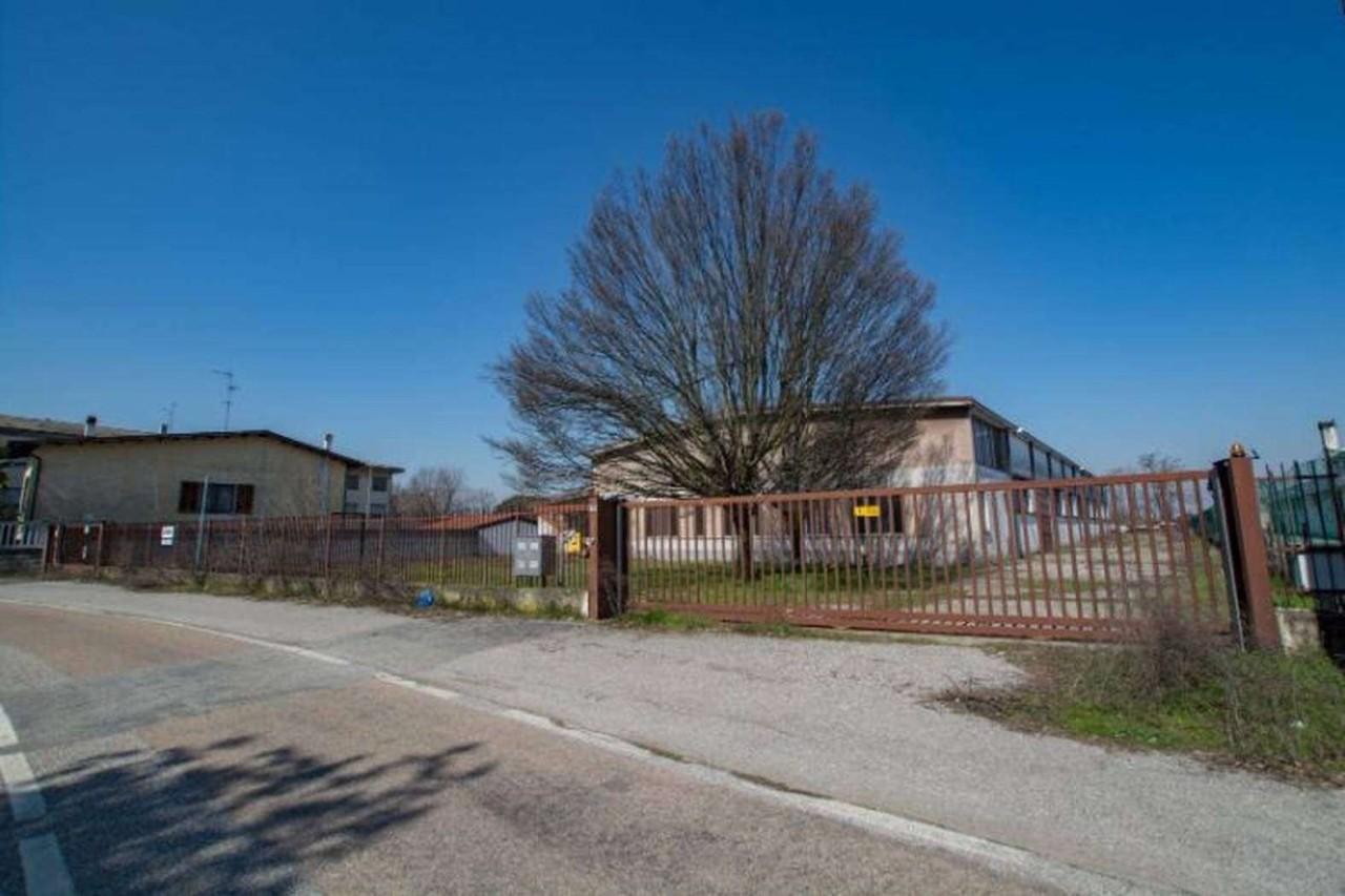 Capannone in vendita a Cerano