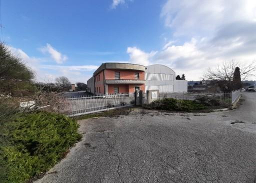 Capannone in vendita a Santa Maria Nuova