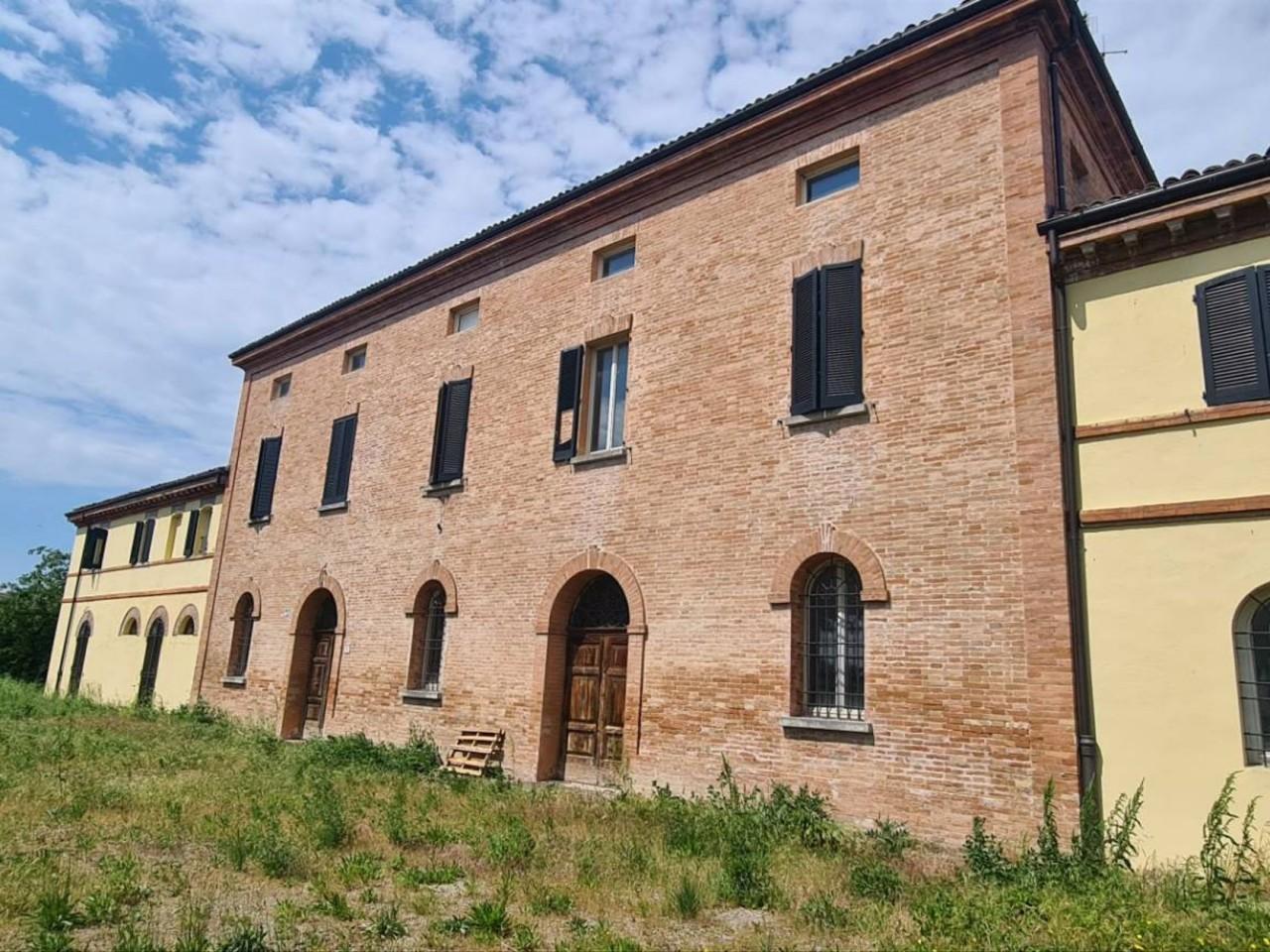 Palazzina commerciale in vendita a Forli'
