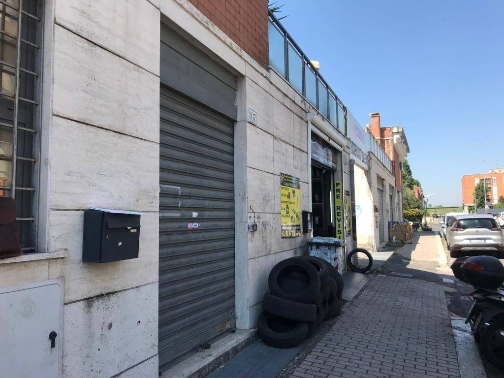Palazzina commerciale in vendita a Roma