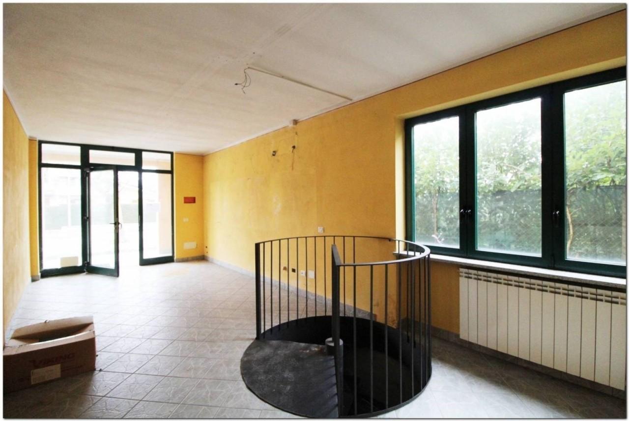 Negozio in vendita a Novara
