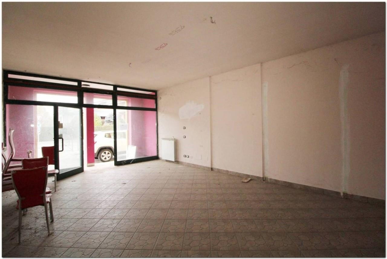 Negozio in vendita a Novara