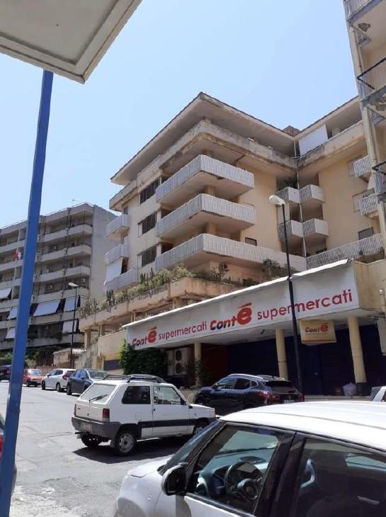 Palazzina commerciale in vendita a Reggio Calabria