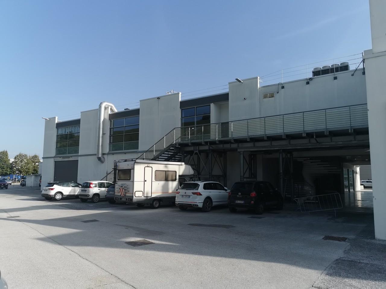 Palazzina commerciale in vendita a Tolentino