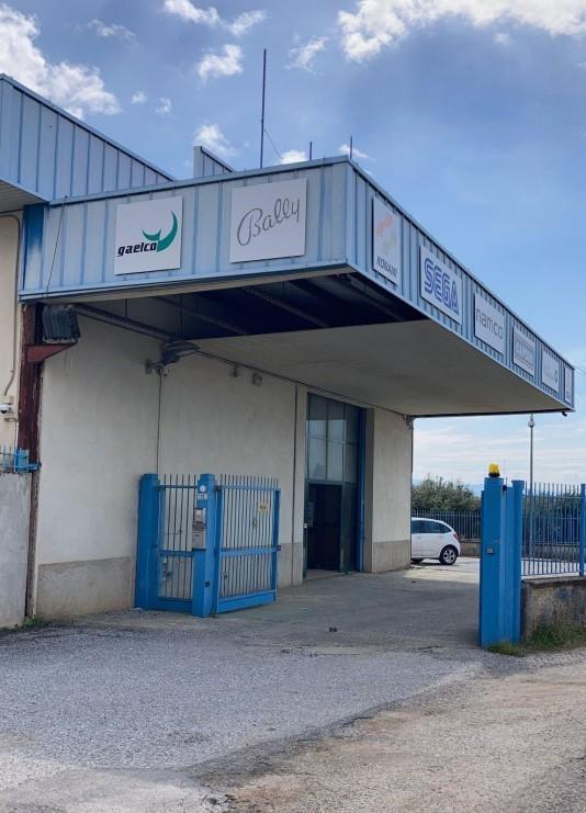 Palazzina commerciale in vendita a Lamezia Terme