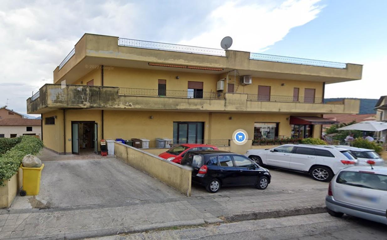 Palazzina commerciale in vendita a Broccostella