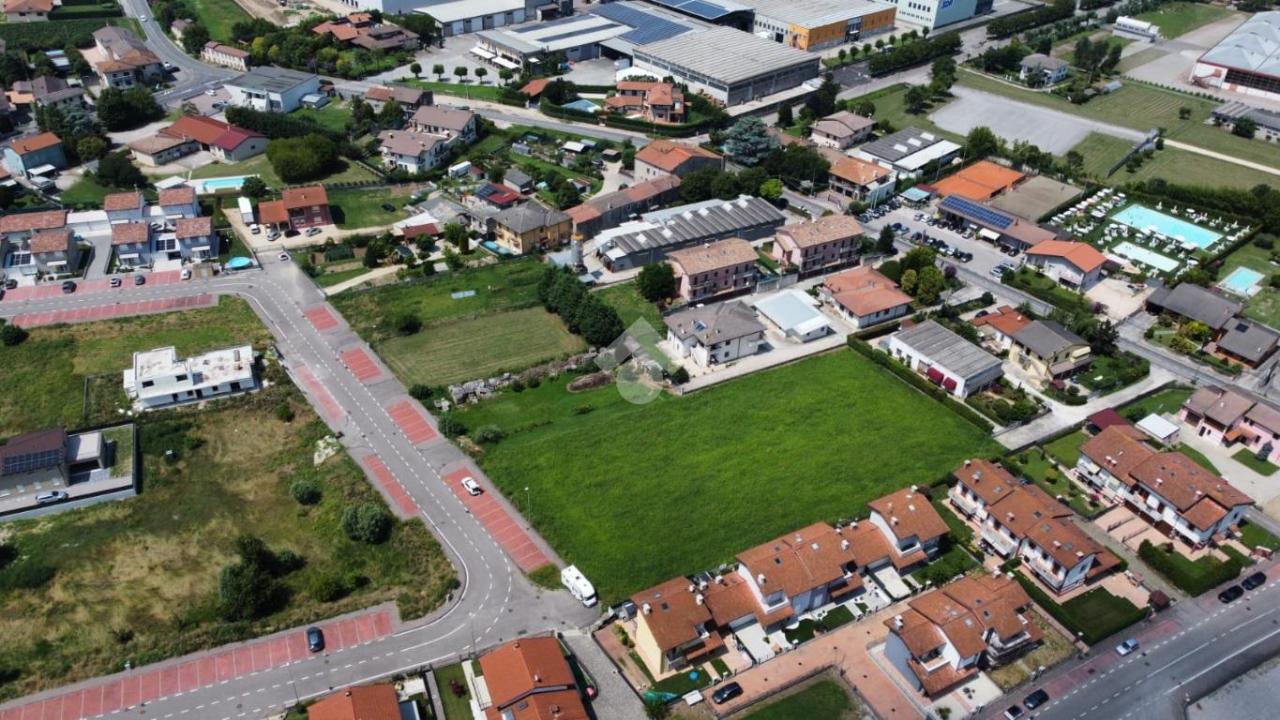 Terreno edificabile in vendita a Oppeano