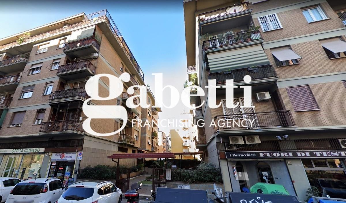 Trilocale in Via Alatri, Roma