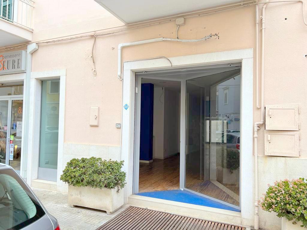 Negozio in affitto a Monopoli