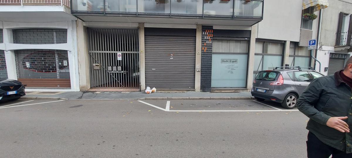 Negozio in vendita a Busto Garolfo