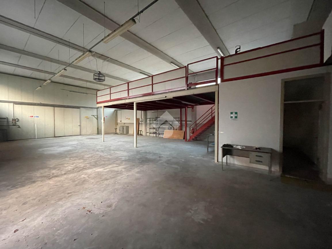 Capannone in vendita a Brivio