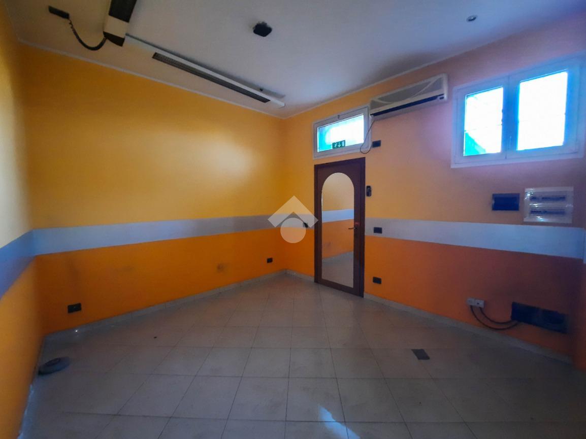 Negozio in affitto a Verderio