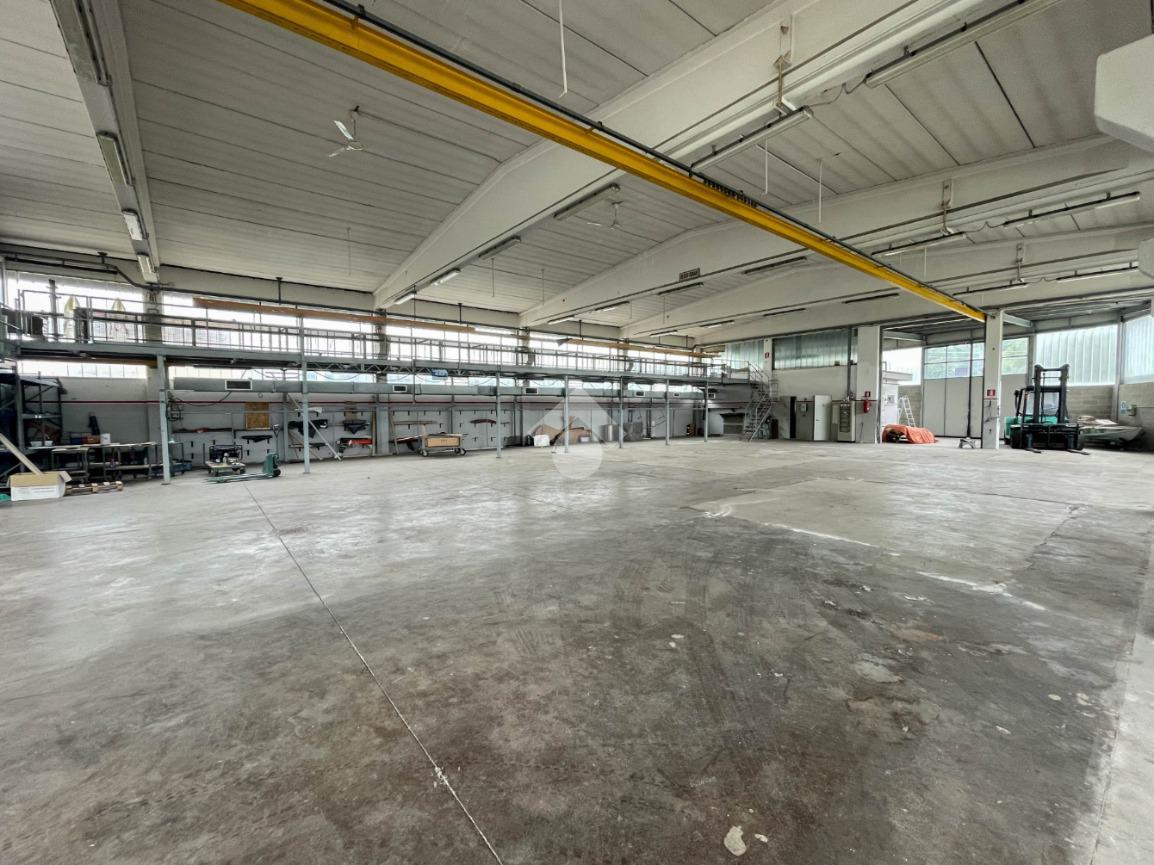 Capannone in vendita a Santa Maria Hoe'